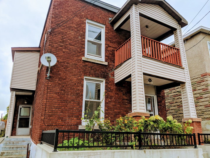 Private Living Room | Queen Suite W/ Kitchen (4) - Ottawa