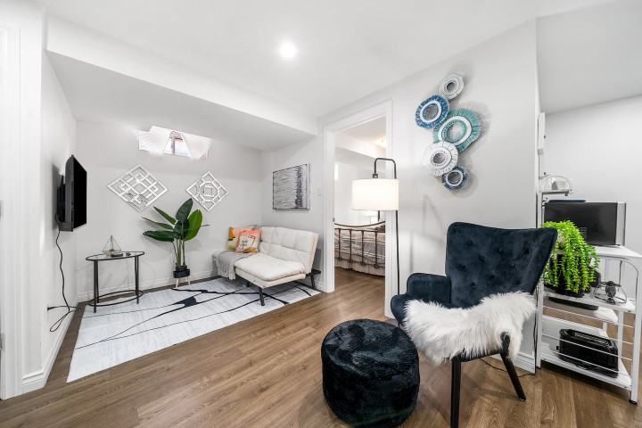 Your Modern Home, Away From Home! - Bradford, ON, Canada