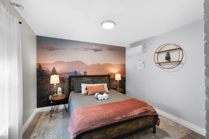 Spacious Riverfront Suite, 2 Baths, Gas Fireplace - Conway, NH