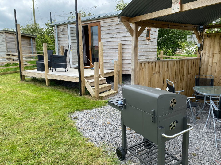 Walters Retreat Shepherds Hut At Nut Tree Farm - Bridgwater