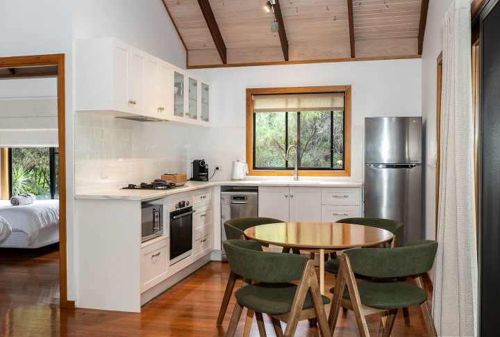 Lake Weyba Noosa 2 Bedroom Cosy Spa Cottage - Noosa