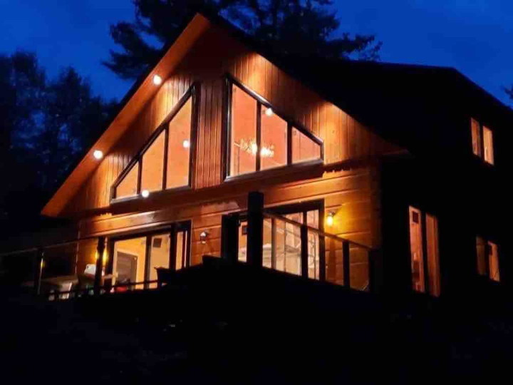 Beautiful Lakefront Log Home On Morrison Lake - Gravenhurst