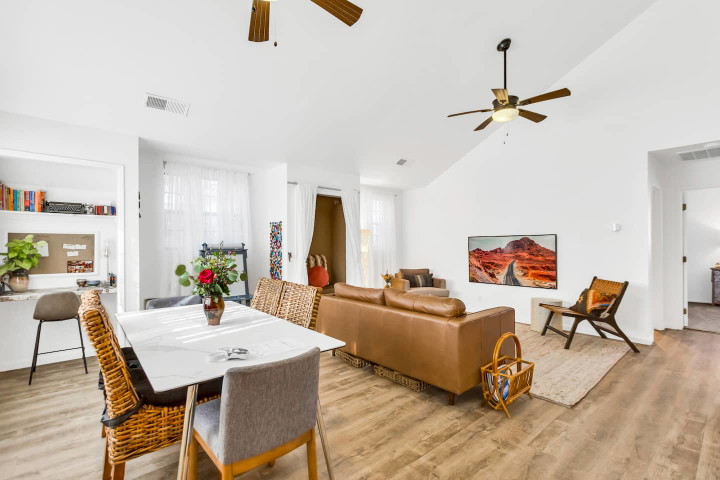 Modern Loft, Central,
Ev Charger,
Best For Kids! - Sacramento, CA