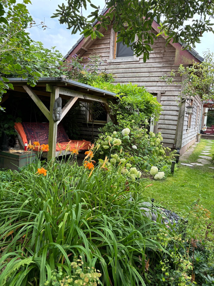 Houten Huisje Met Grote Tuin - Tiel