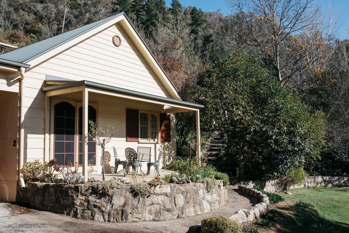 Family Friendly Cottages And Apartments - Bright
