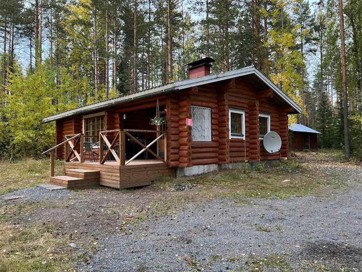 Log Cabin On The Lake - Finland
