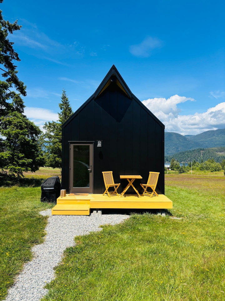 View & Location!
Modern Nordic Cabin Fall Getaway - Sechelt