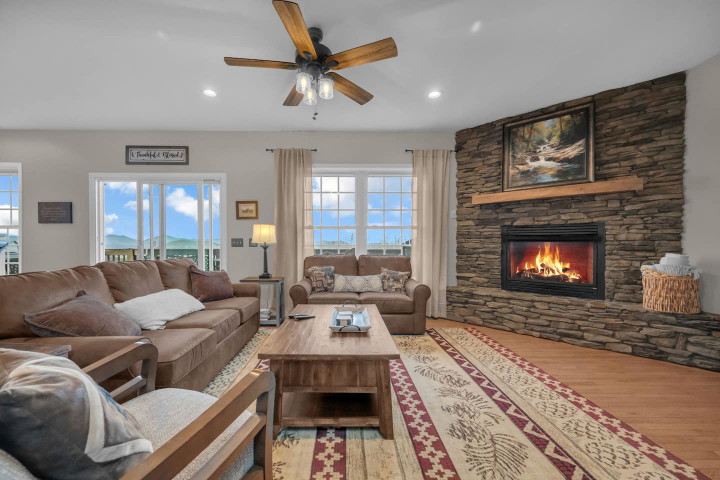 Hot Tub, Pool Table, Views! Pet-friendly Home - Boone, NC