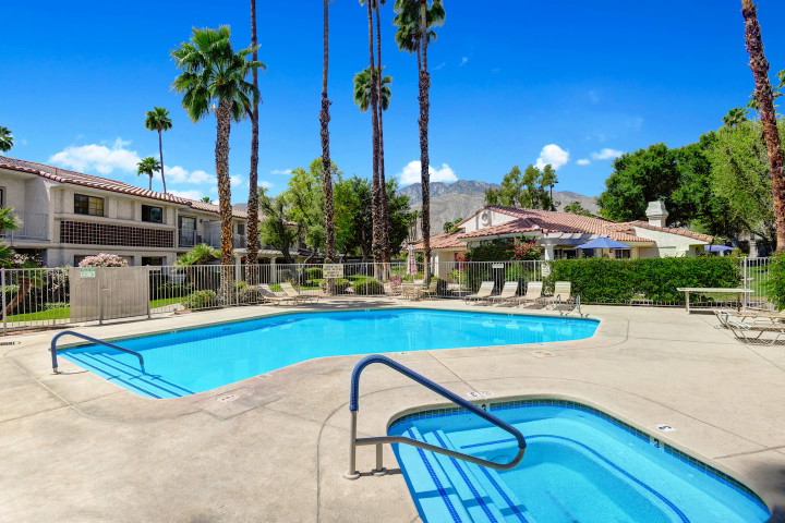 Poolside Villa Private Lanai (6-night Minimum) - Palm Springs, CA
