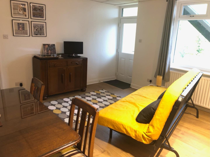 Large Self Contained Garden Apartment - Sheffield