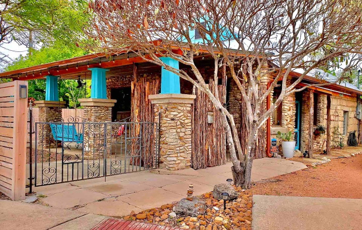 *Historic Filling Station Bungalow-near River - Kerrville, TX