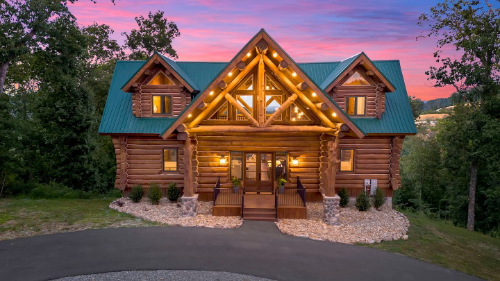 Luxury Log Lodge | 4 King Suites, Sport Court, Hot - Pigeon Forge, TN