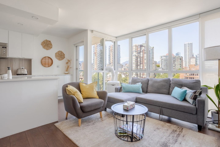 Bright Beachfront 2-bed, City Views, Yaletown - North Vancouver