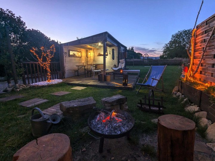 Double Lodge Avec Ses Terrasses En Bois Et Jardins - Nemours