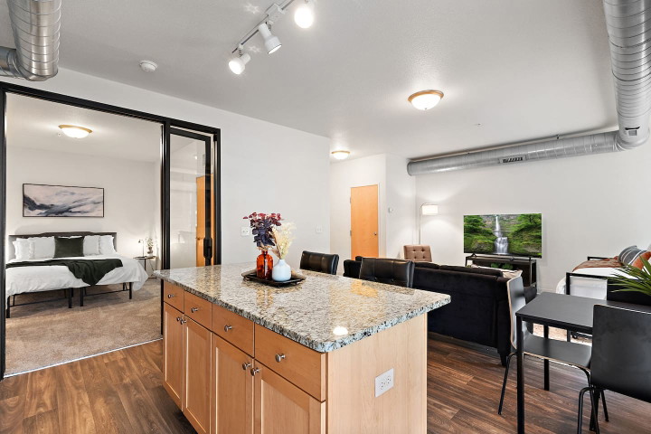 The Hazel | Free Parking, Gym, Fast Wifi, Central - Minneapolis, MN