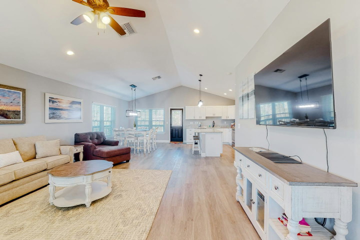 Serene Home With Grill, Patio, Deck, & Kitchen - S - Mexico Beach, FL