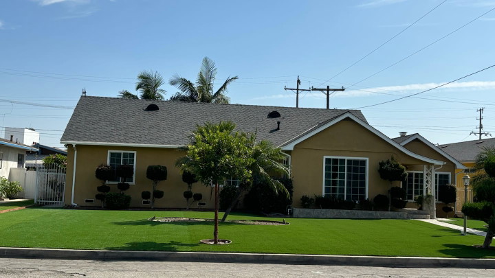 Centrally Located Breezy Guesthouse With Pool - Downey