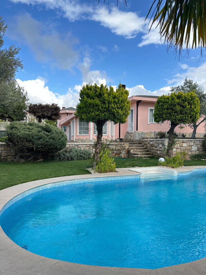 Müstakil Havuzlu&geniş Muhteşem Bahçeli Villa Palm - Foça