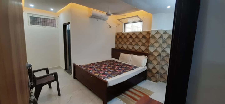 Shri Gopal Garden 2 Double Bed-room (8 People) - Mathura