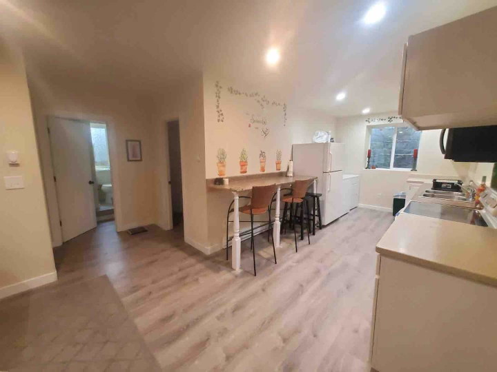 Modern Private Cottage Basement Unit - Bothell, WA
