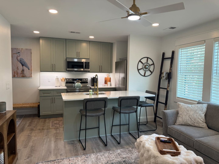 Private Downtown Bluffton Carriage House - Bluffton, SC