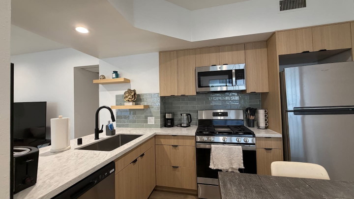 Great Location Beverly Hills & Weho Apartment - Beverly Hills, CA