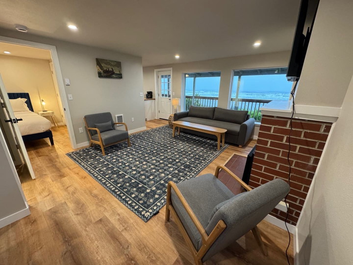 Cape Cod Cottages #6 - Oceanfront Serenity - Waldport, OR