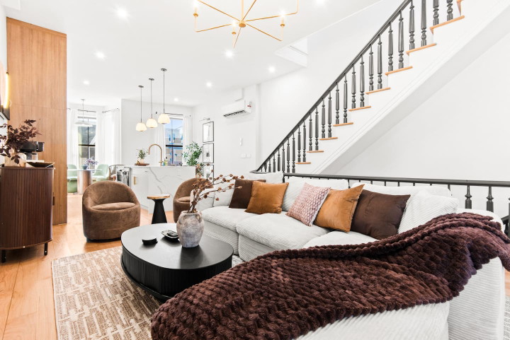 Brownstone | King Bed Ensuite | 3bd 2ba + Parking - Jersey City, NJ