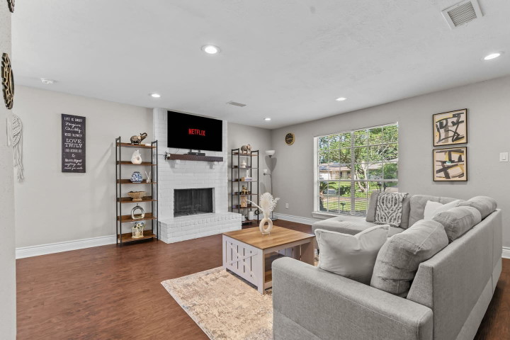 Spring Escape - 7 Miles From Iah - Houston George Bush Airport (IAH)