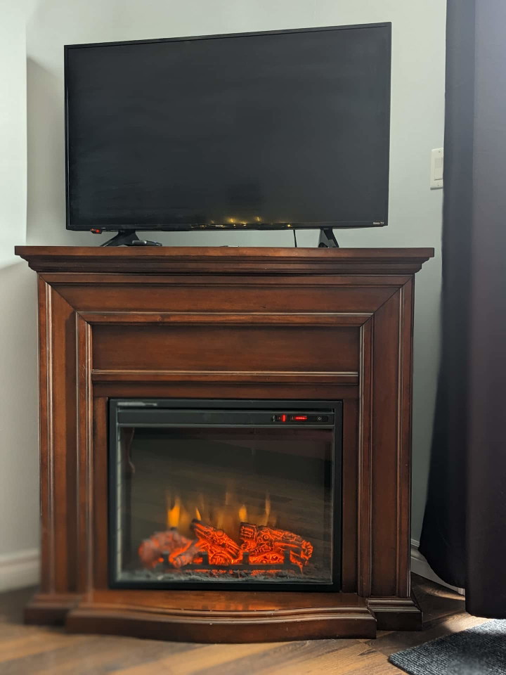 Bright Private Basement Suite With Private Yard. - Kingston, Canada