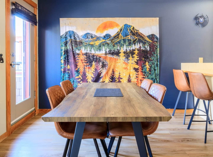 Boardwalk Bliss - Top Floor Downtown Condo - Alberta