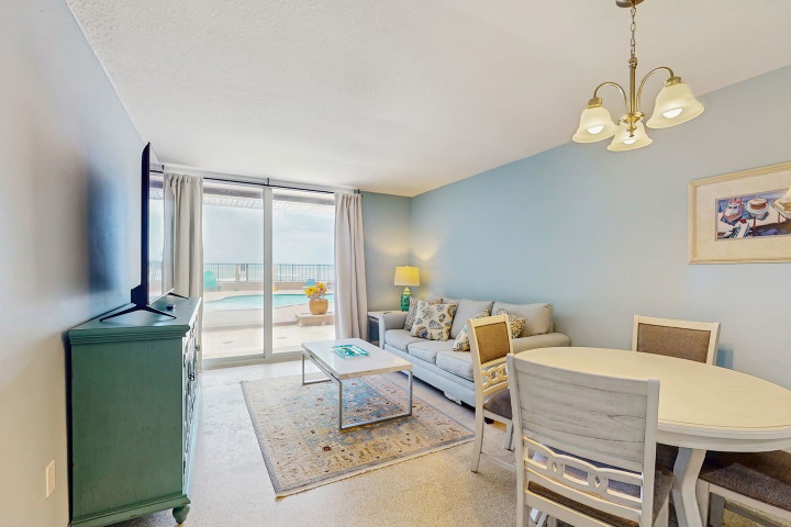 1st Floor Beachfront Condo With Outdoor Pool Dog F - Redington Beach