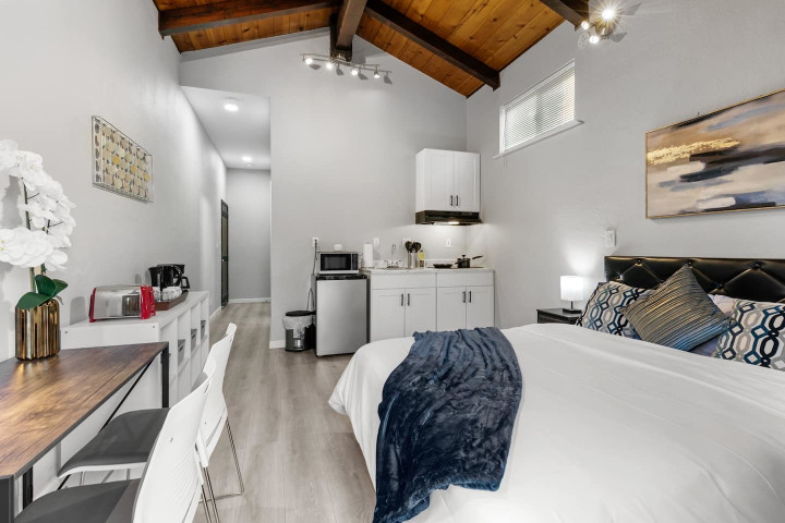 Jane's Home (Mr) | Walkable Guest House W Kitchen - Santa Clara, CA