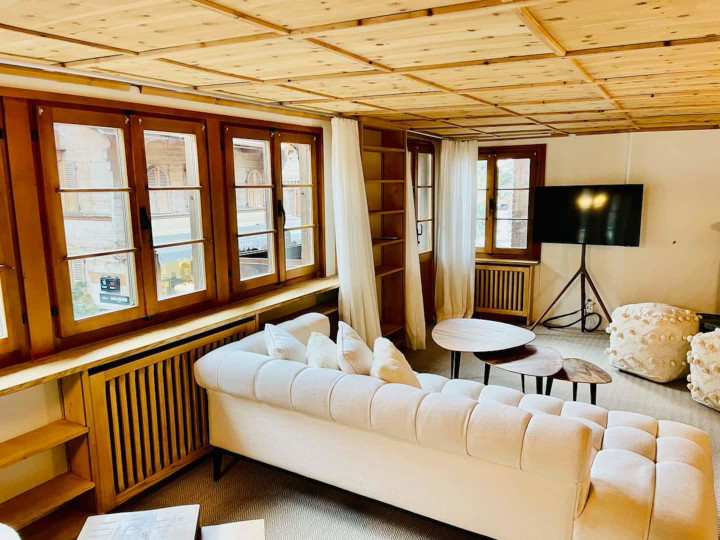 Renovated Chalet Apartment With Palace View - Saanen