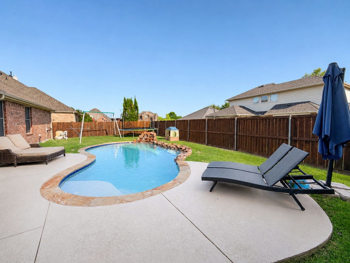 Modern Retreat | Pool, Trampoline, Game Room, Fun! - Little Elm, TX