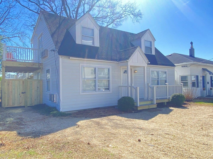 1st Floor 2 Br Cottage Walking To Beach - Virginia Beach, VA