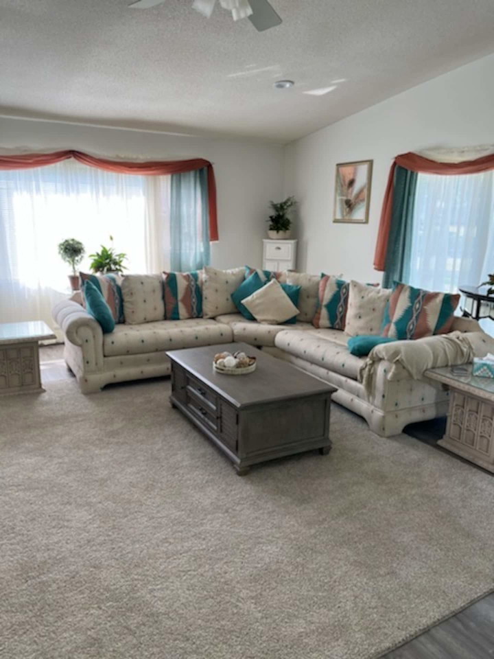 Spacious Home In Quiet Neighborhood - Ludlow, MA