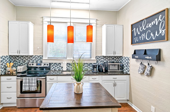 Cozy West Tampa Bungalow Near Midtown & Downtown! - Tampa, FL