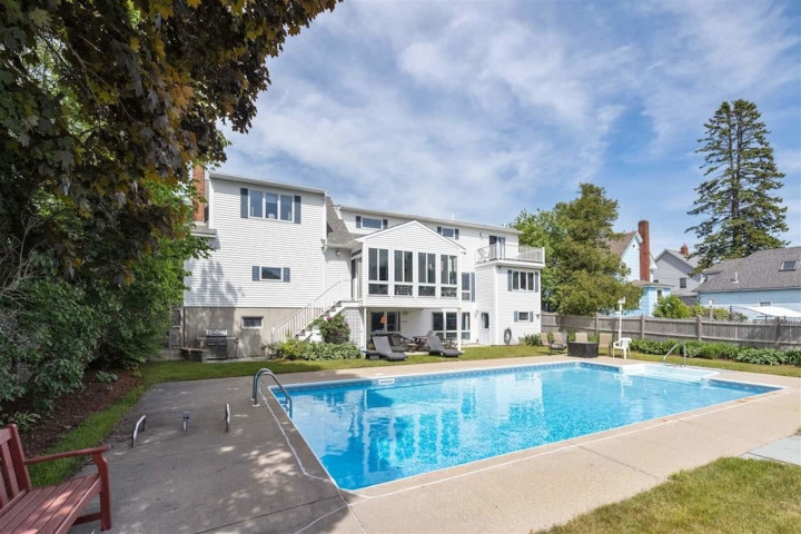 Stunning Beach House With An In-ground Pool! - Sanford, ME