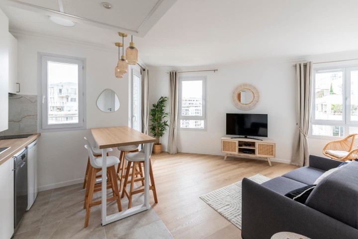Bel Appartement Avec Terrasse Et Parking - Courbevoie