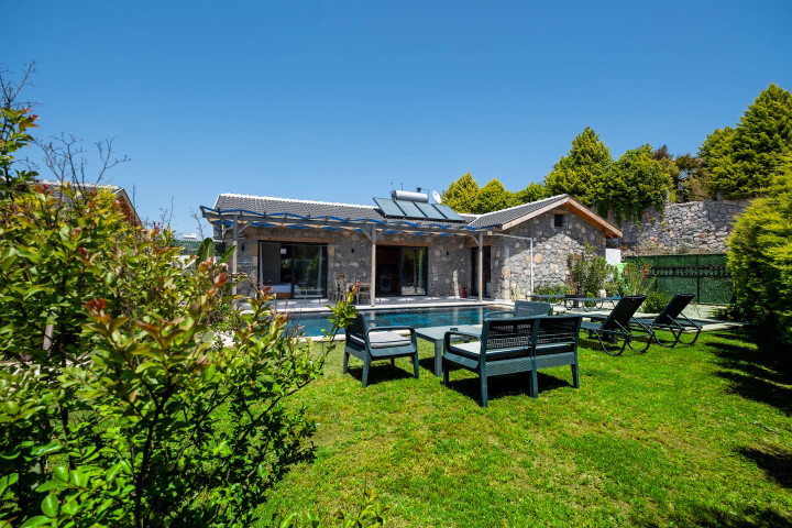 Villa Ege 2+1 With Jacuzzi And Pool, 300 Meters To The Sea - Çalış Beach