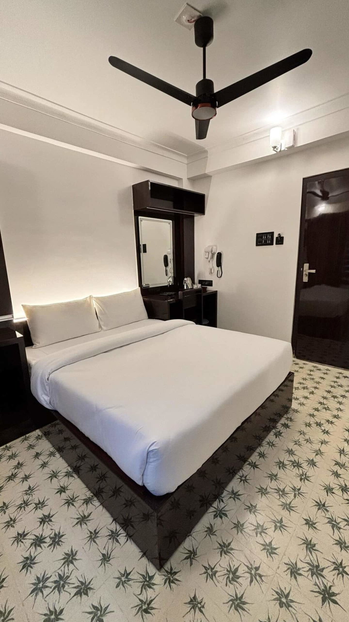 Executive Room Ep - Adoor