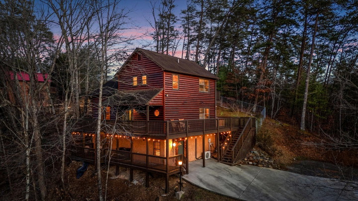 1 Mi To Strip! Fantastic 3br/ 3ba, Hot Tub, Game Room, Wi-fi - Pigeon Forge, TN