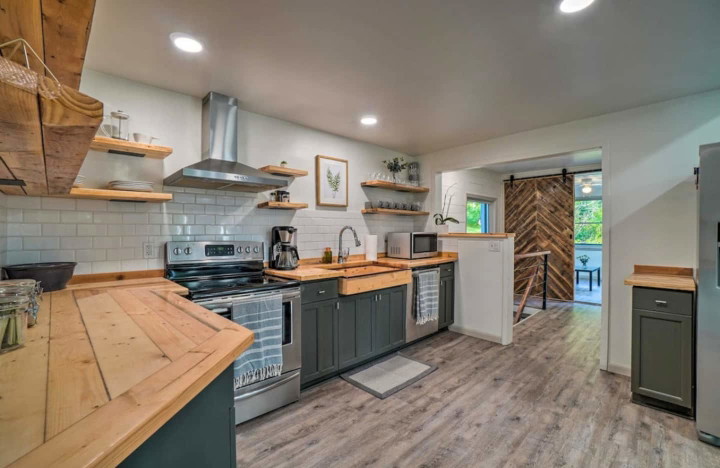 Newly Remodeled Lake-view Home! - Tennessee