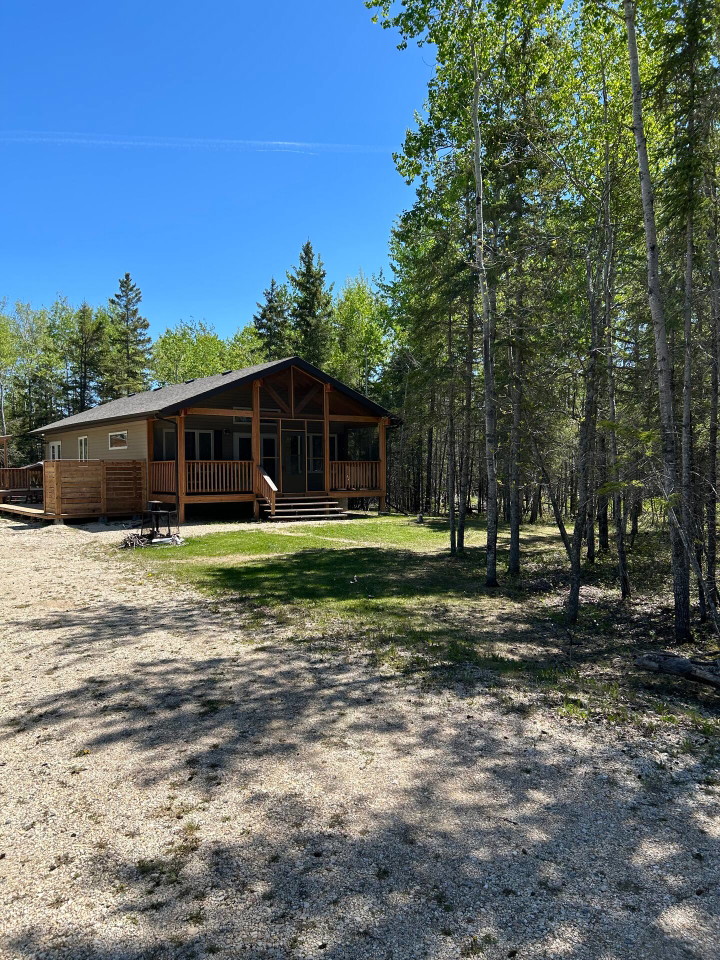 The Deer Run Cabin - Manitoba