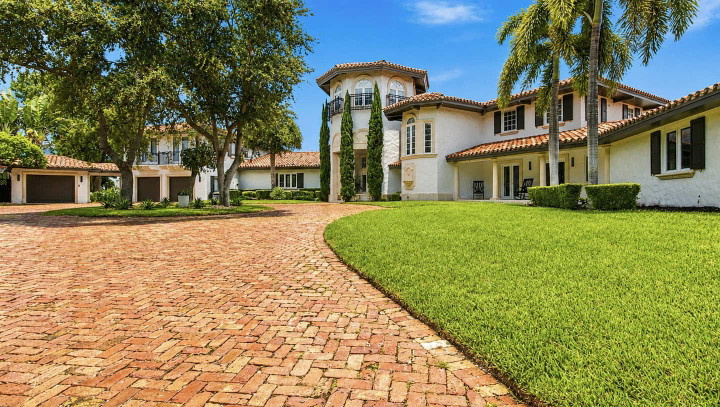 Waterfront Estate With Pool And Dock - Tamarac