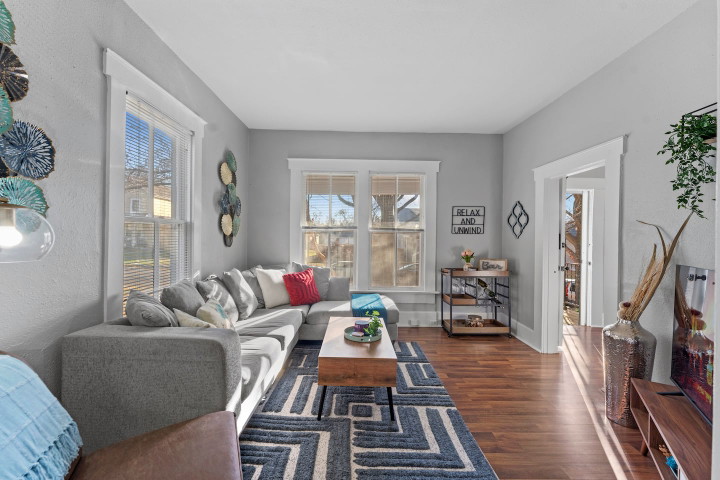 Stunning Modern Zen House Kbed | 3 Min Delmar Loop - Kirkwood, MO