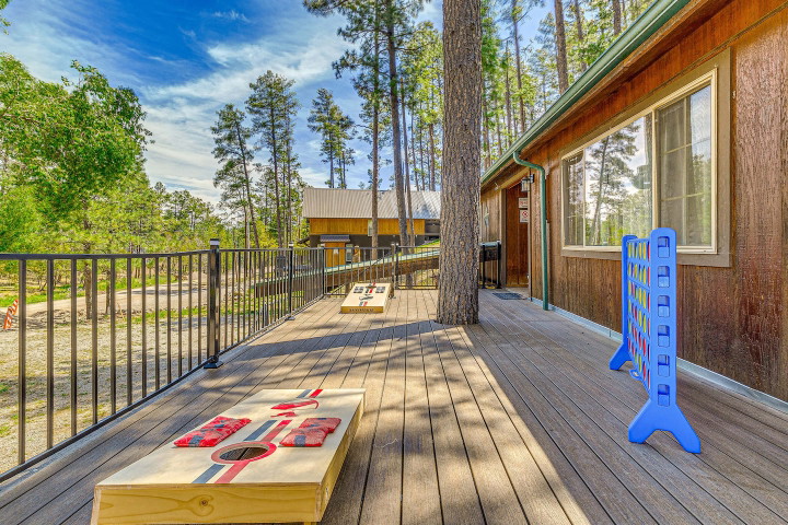 Sleepy Bear Cabin In Ruidoso: Deck & Yard Games! - Ruidoso, NM