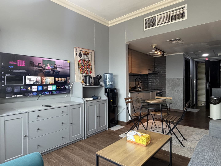 Radiant 1bhk With Housekeeping (Angle Seaview) - Ajmán