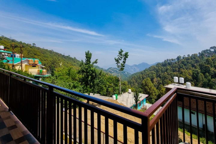 Baikunth Homes - A 4 Bhk Home With A Superb View - Dalhousie